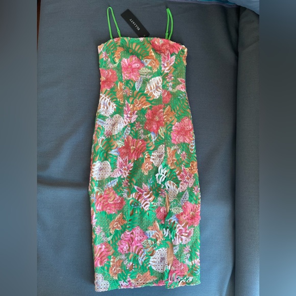 Elliatt | Dresses | Elliatt Tesslyn Dress Midi Small Nwt | Poshmark